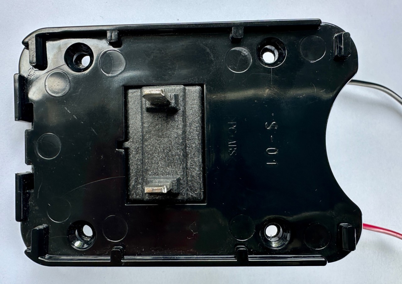 E-bike battery base plate with battery contacts | UD13314