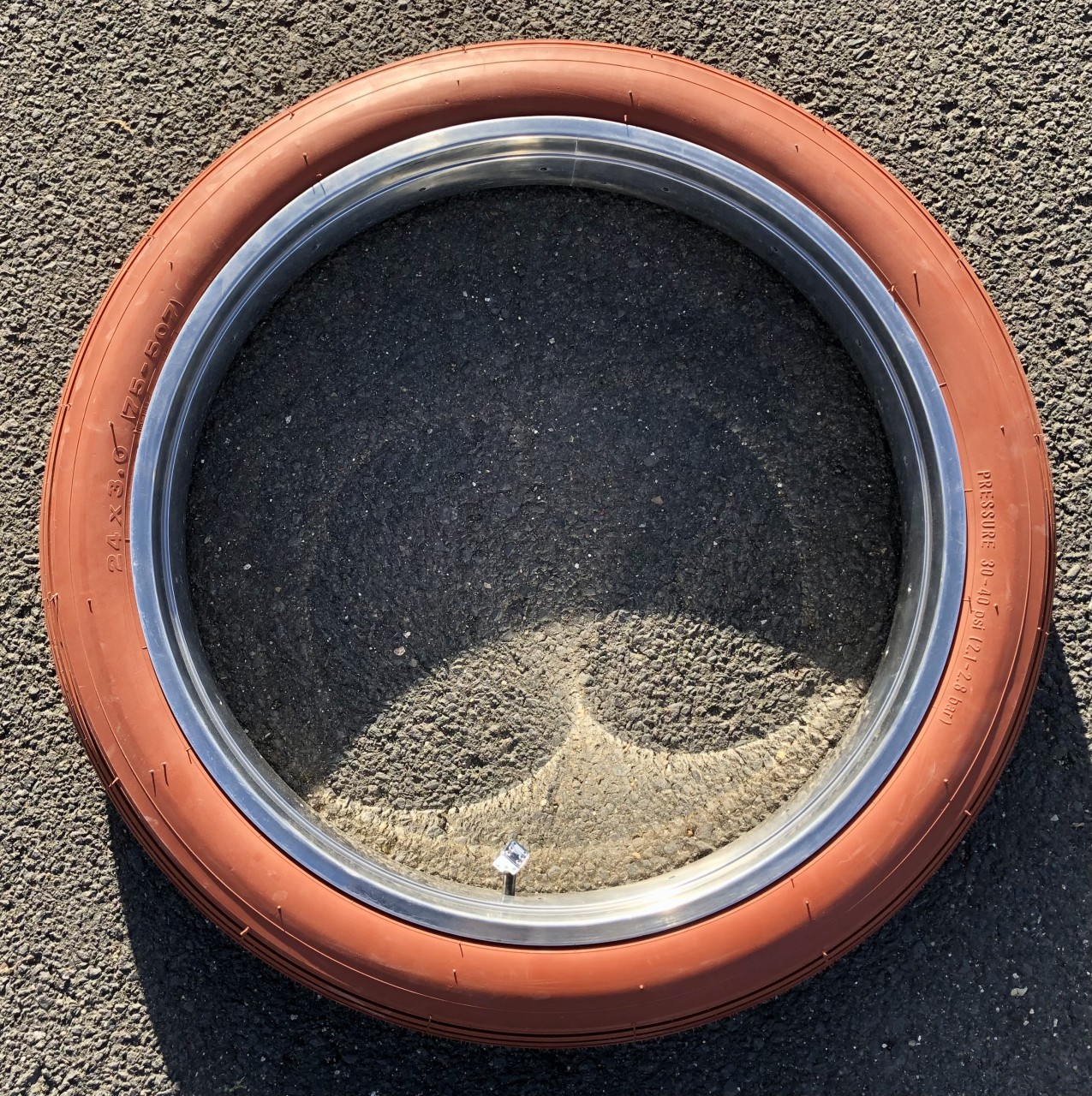 24 x 3.0 Thick Brick Tire clay / brick color | Y488