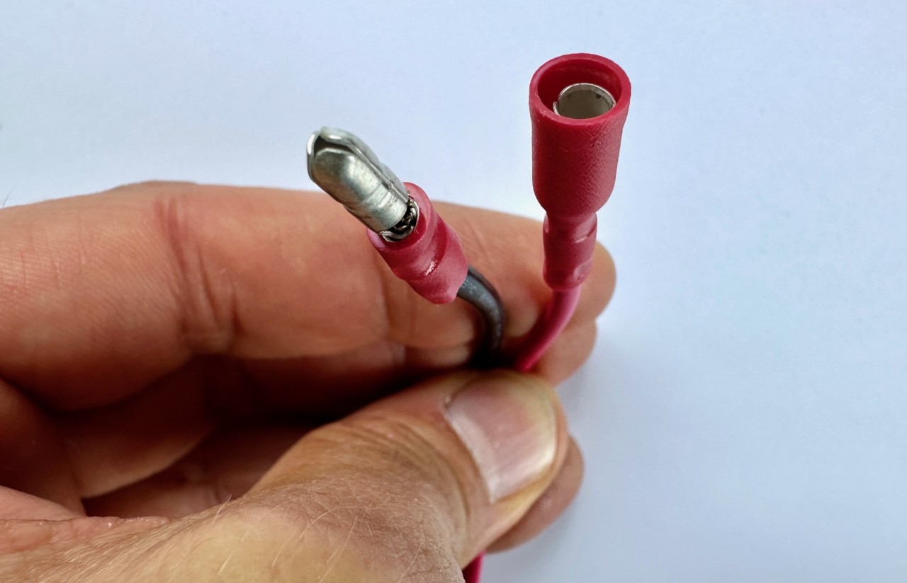 E-bike battery base plate with battery contacts | UD13314