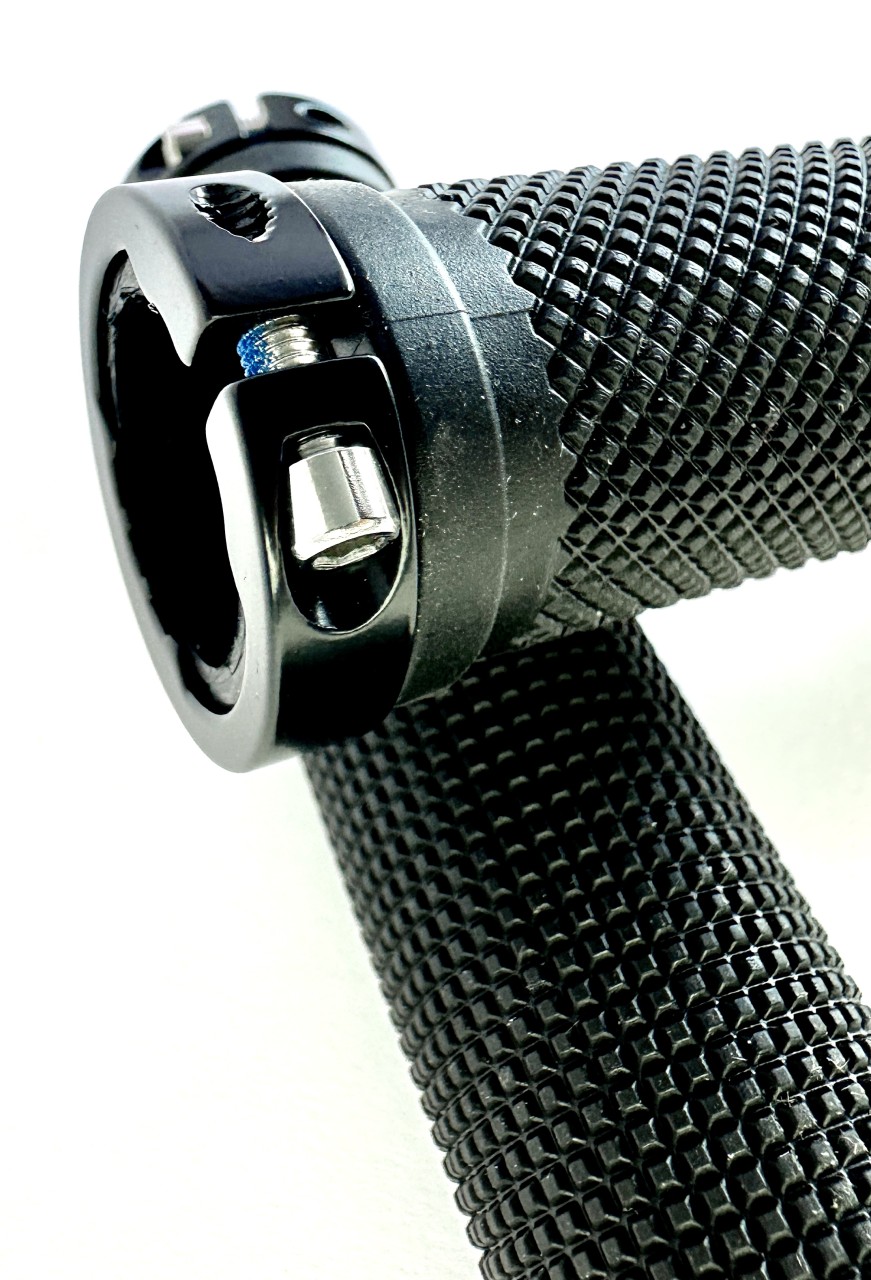 Lock-On handlebar grips black plastic | PM1001366